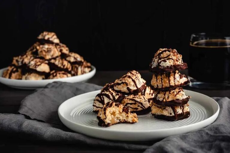 Toasted Coconut Candied Pineapple macaroons - Paradise Fruit